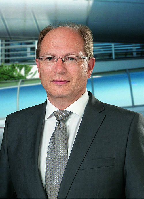 Gerhard Blum spricht beim MHK-Branchenabend: Küchenplaner-Magazin