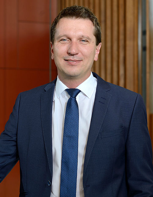 Blum fährt schrittweise wieder hoch: Küchenplaner-Magazin