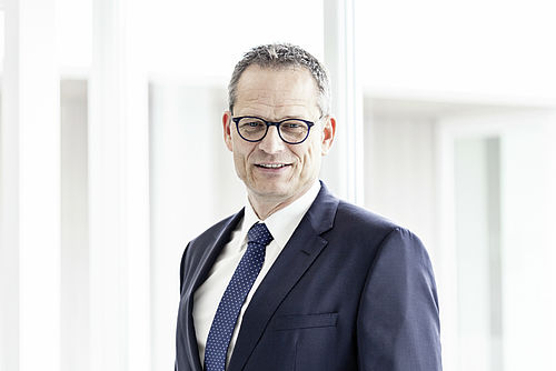 Rehau verpflichtet Dr. Uwe H. Böhlke: Küchenplaner-Magazin