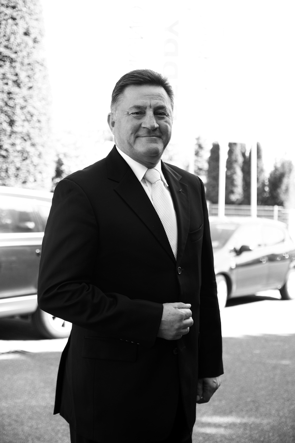 Trauer um Hans Peter Reising: Küchenplaner-Magazin